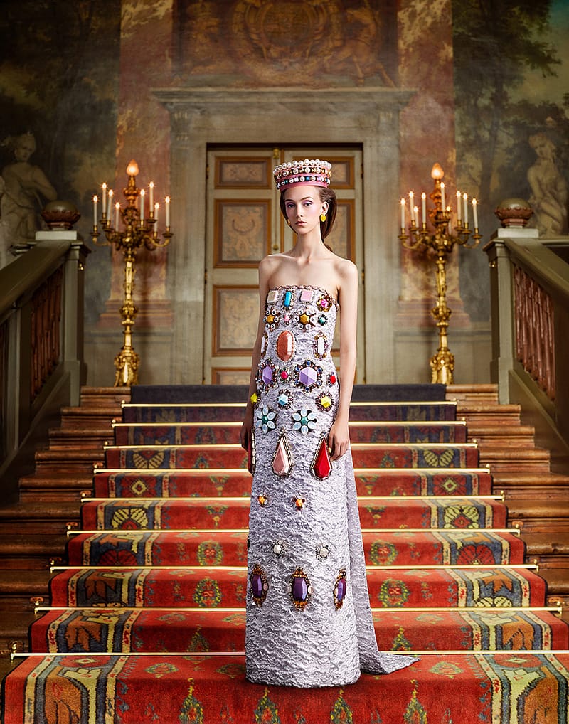 Mode en royals komen samen in de expositie Dresscodes in Paleis het Loo